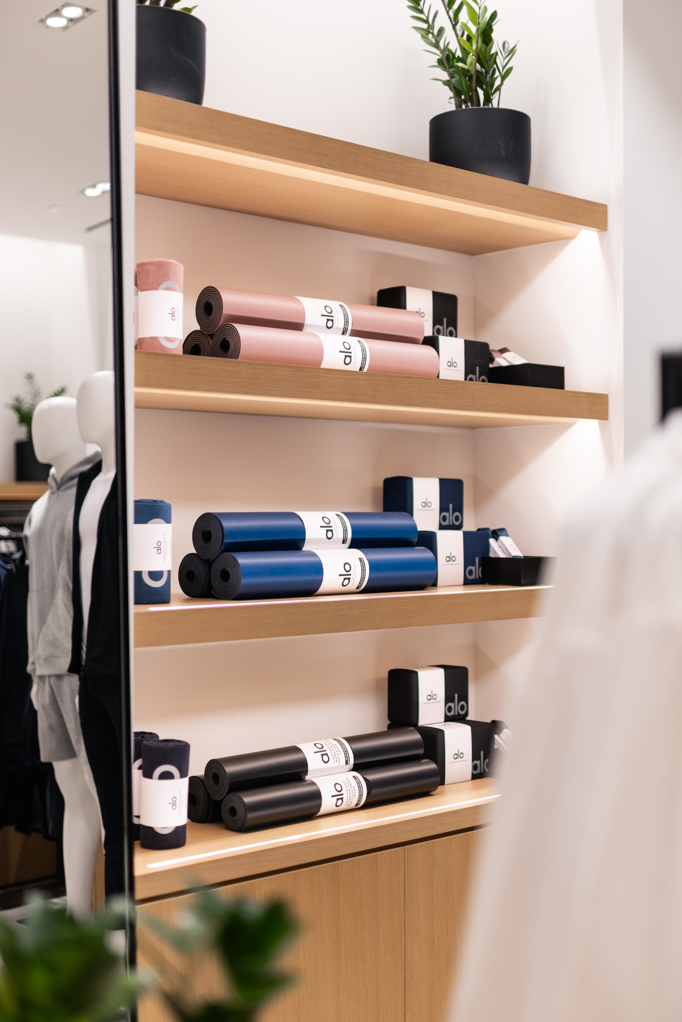 Alo Yoga Launches First Singapore Store At Marina Bay Sands - ELLE ...